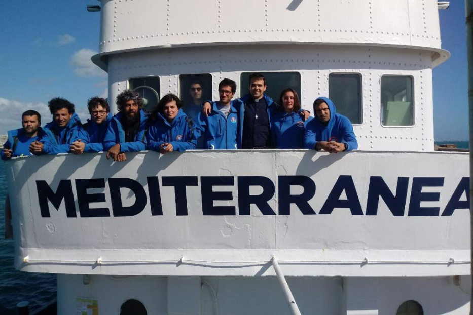 Mediterranea: «Anche don Matteo Ferrari è stato spiato»