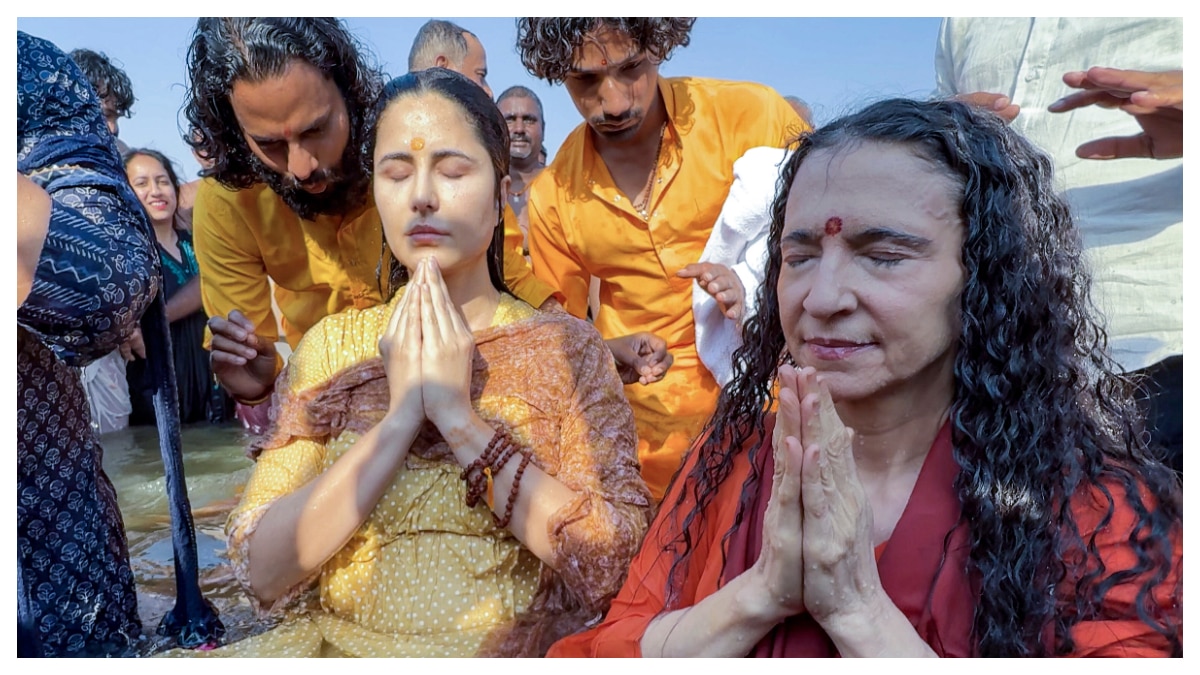 Katrina Kaif Takes Holy Dip At Sangam, Attends Ganga Arti Along With ...