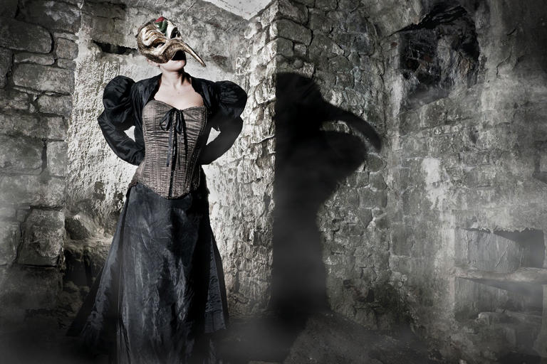 I love to capture gothic portraits and embrace alternative photography ...
