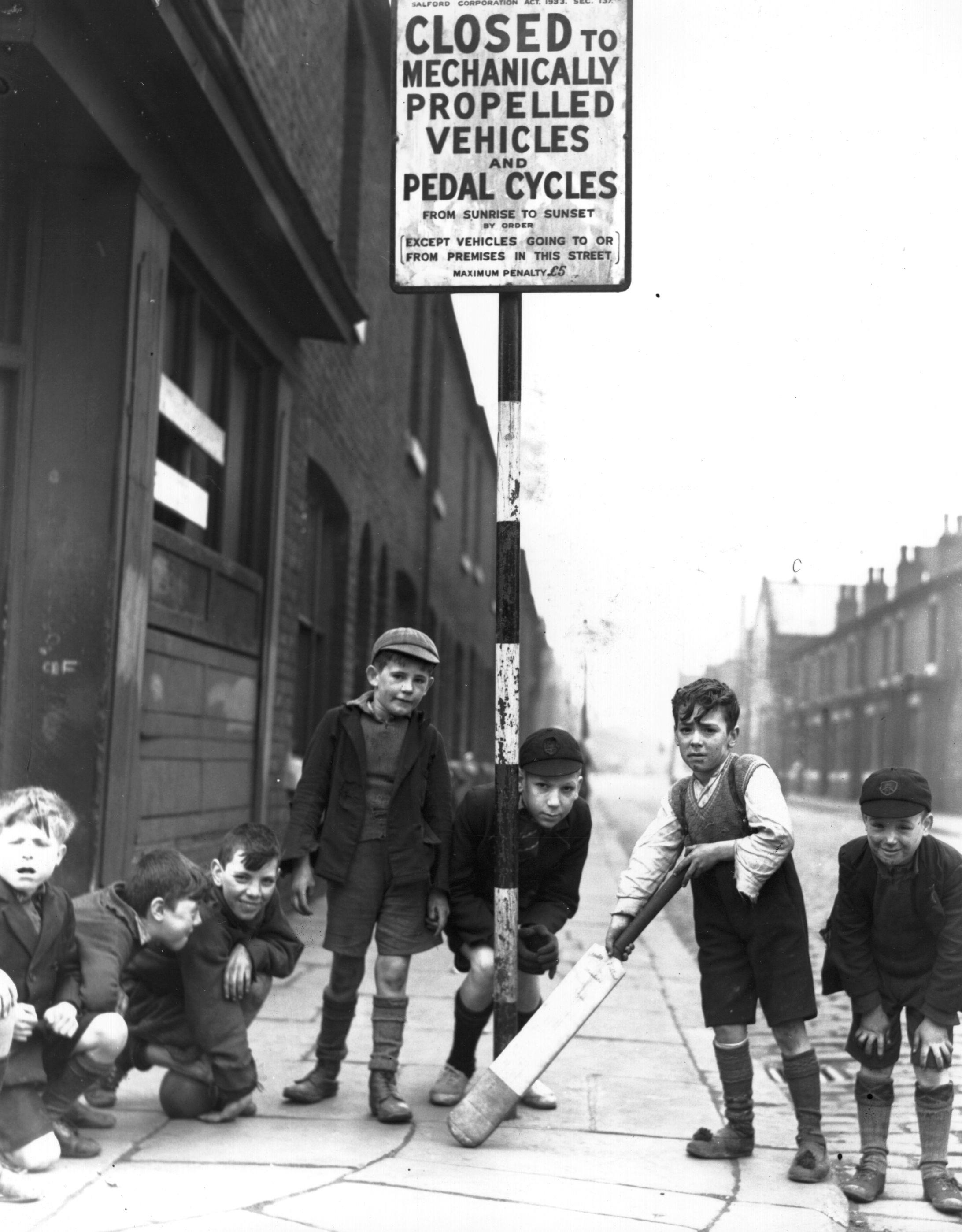9 nostalgic pictures of Salford in past times wich strike a fascinating ...