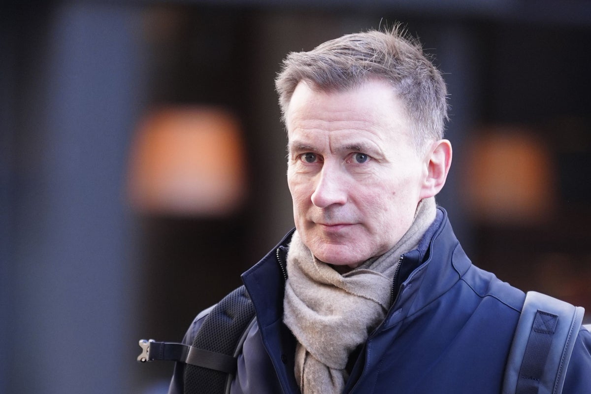 Jeremy Hunt says welfare cuts would let Starmer commit to 3% defence ...