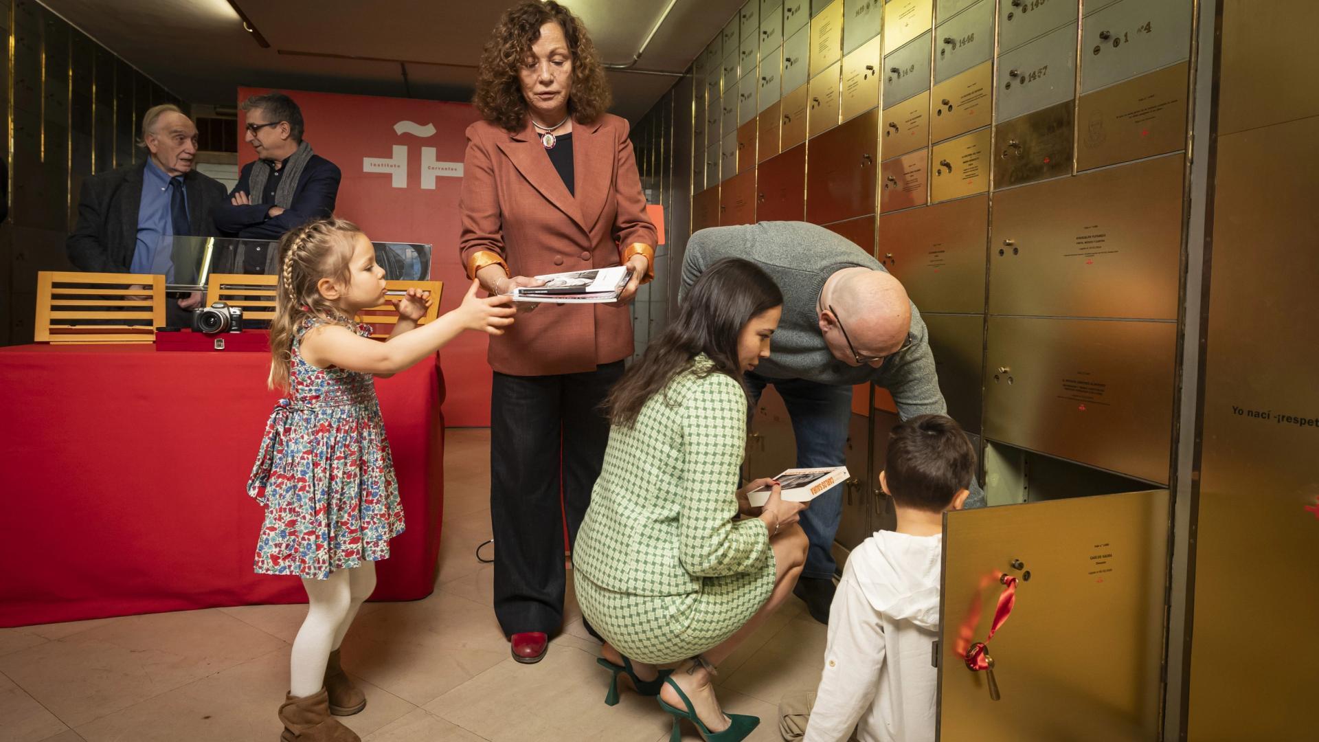 La Caja de las Letras conservará un "bazar" del polifacético Carlos ...