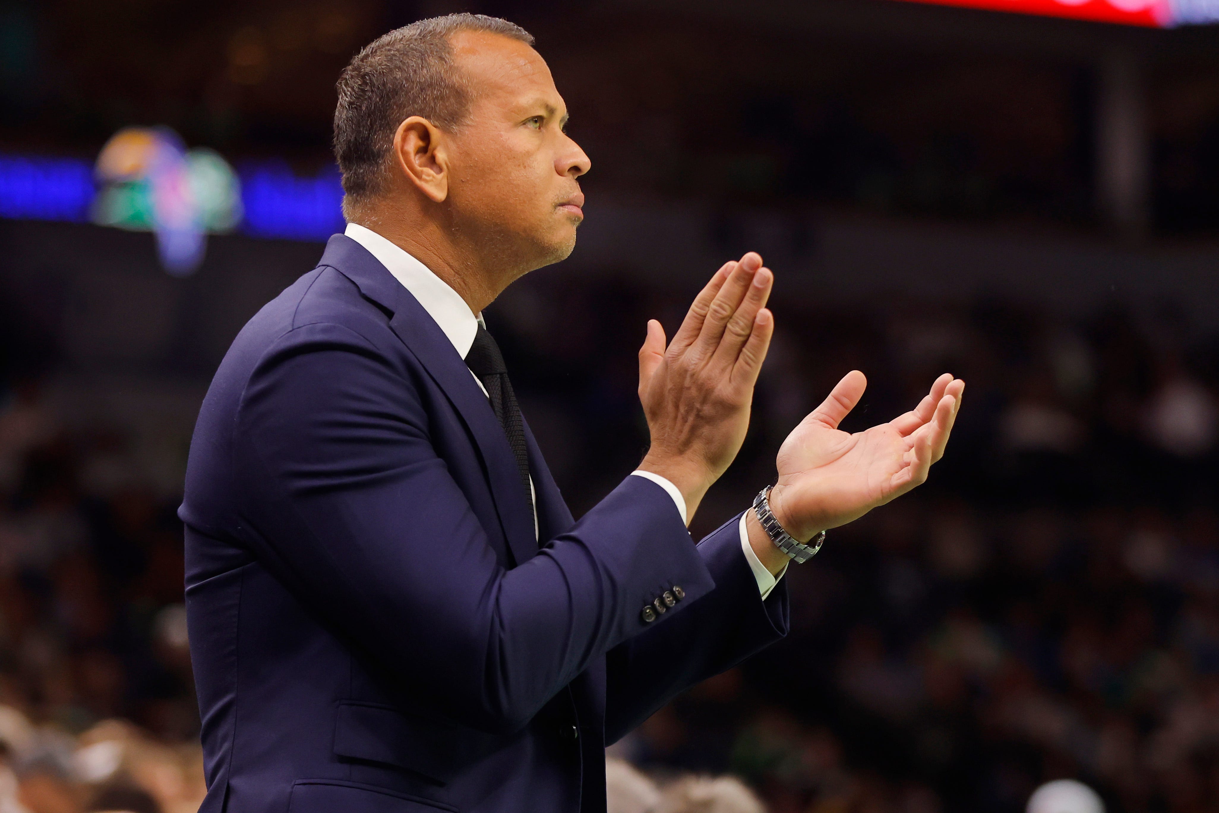 Alex Rodriguez sinks impressive half-court shot to win $10,000 for ...