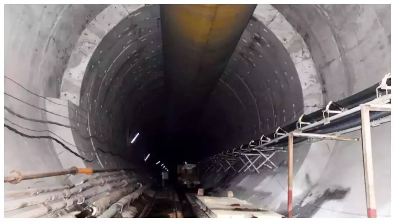 Rat-hole miners arrive to assist in rescue of 8 workers after tunnel ...