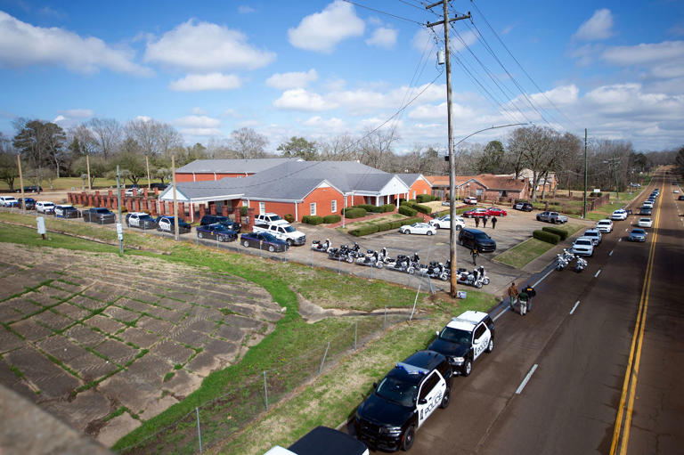 'Died a hero': Hinds County deputy dies after being shot while ...