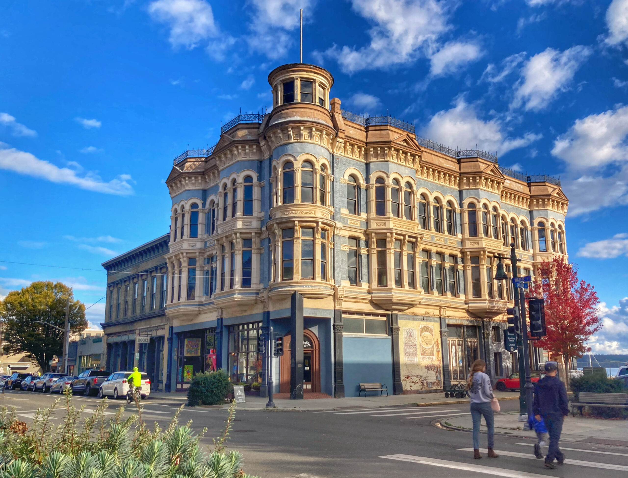 This Sweet Waterfront Town in Washington is a Nature Lover's Paradise