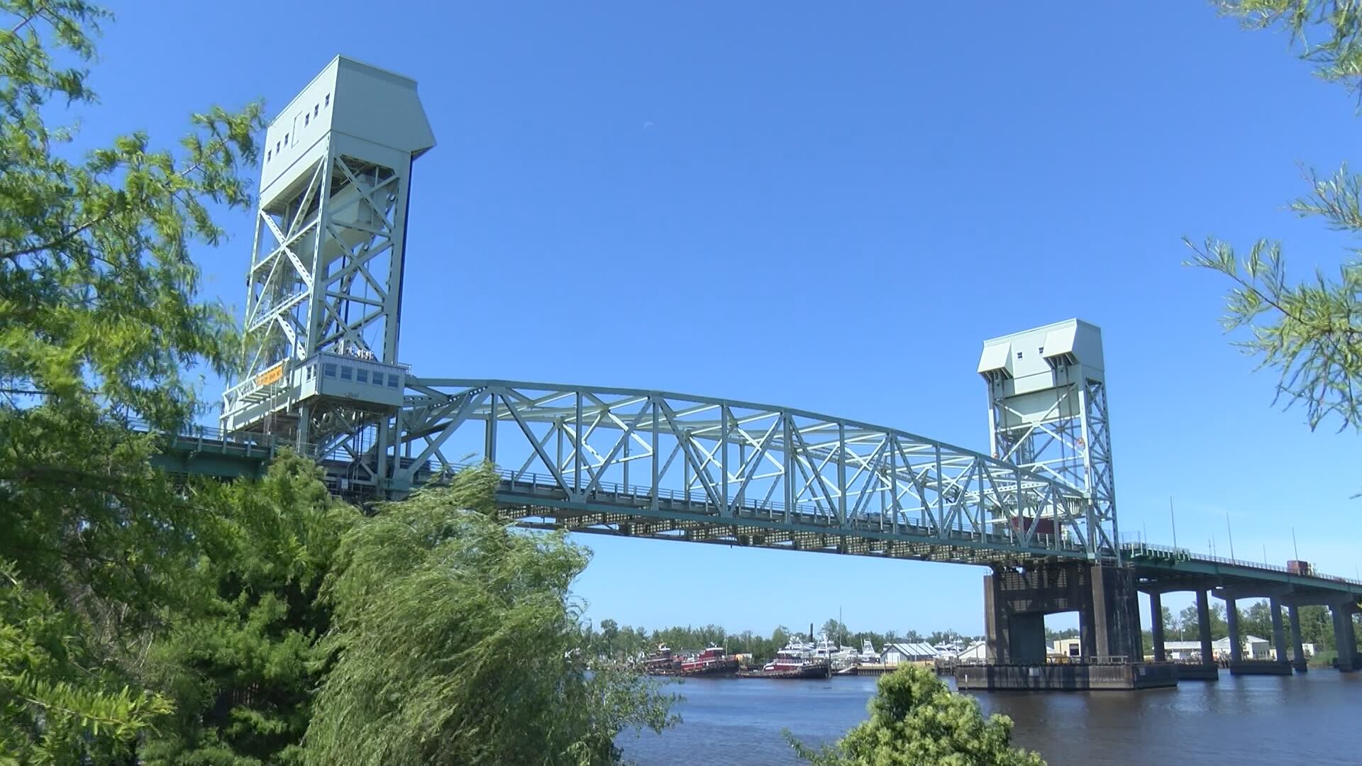Officials vote to potentially make Cape Fear Memorial Bridge a toll ...