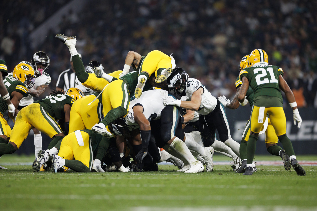 NFL Fans Criticize Green Bay Packers' Reasons to Ban 'Tush Push'