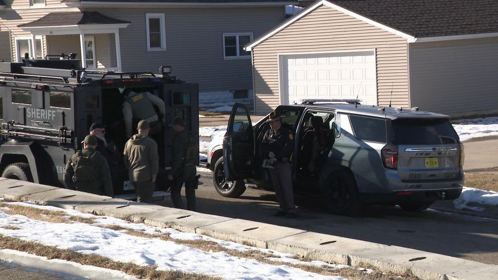 FBI SWAT team ends 18-hour standoff in Norway, Iowa