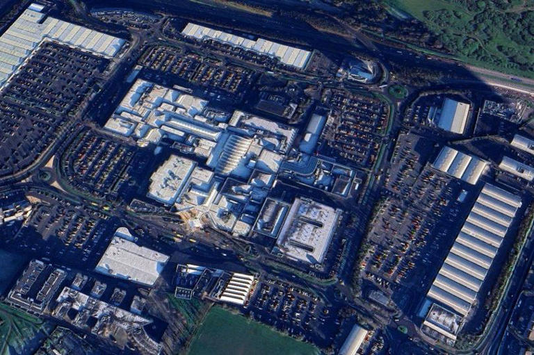 'Shockingly professional' raid at busy Dublin shopping centre sees ...