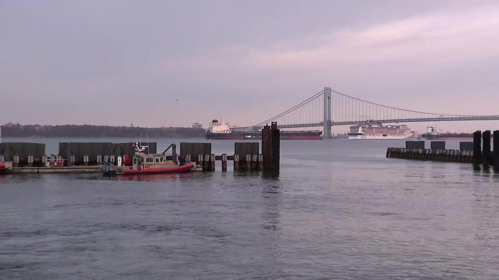 Search suspended after boat capsized between Staten Island and Queens ...