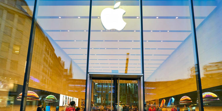 Apple promises to spend $500B, hire 20K over 4 years to swerve Trump ...