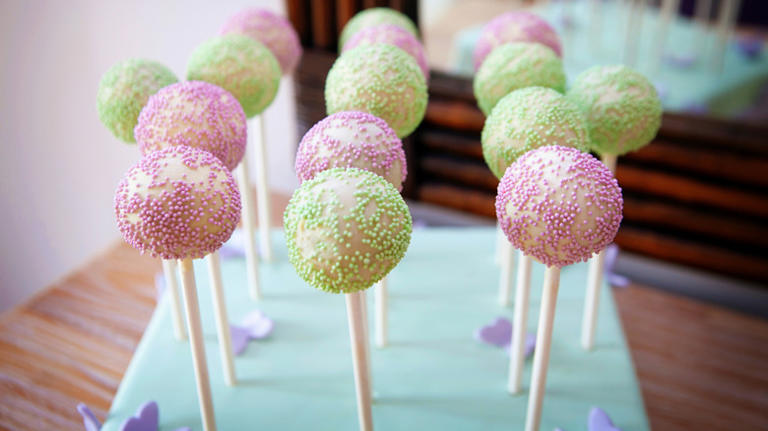 How To Make Cake Pops With Leftover Cake