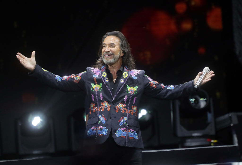 El Buki sorprende a sus fans con el baile viral “Not Like Us”