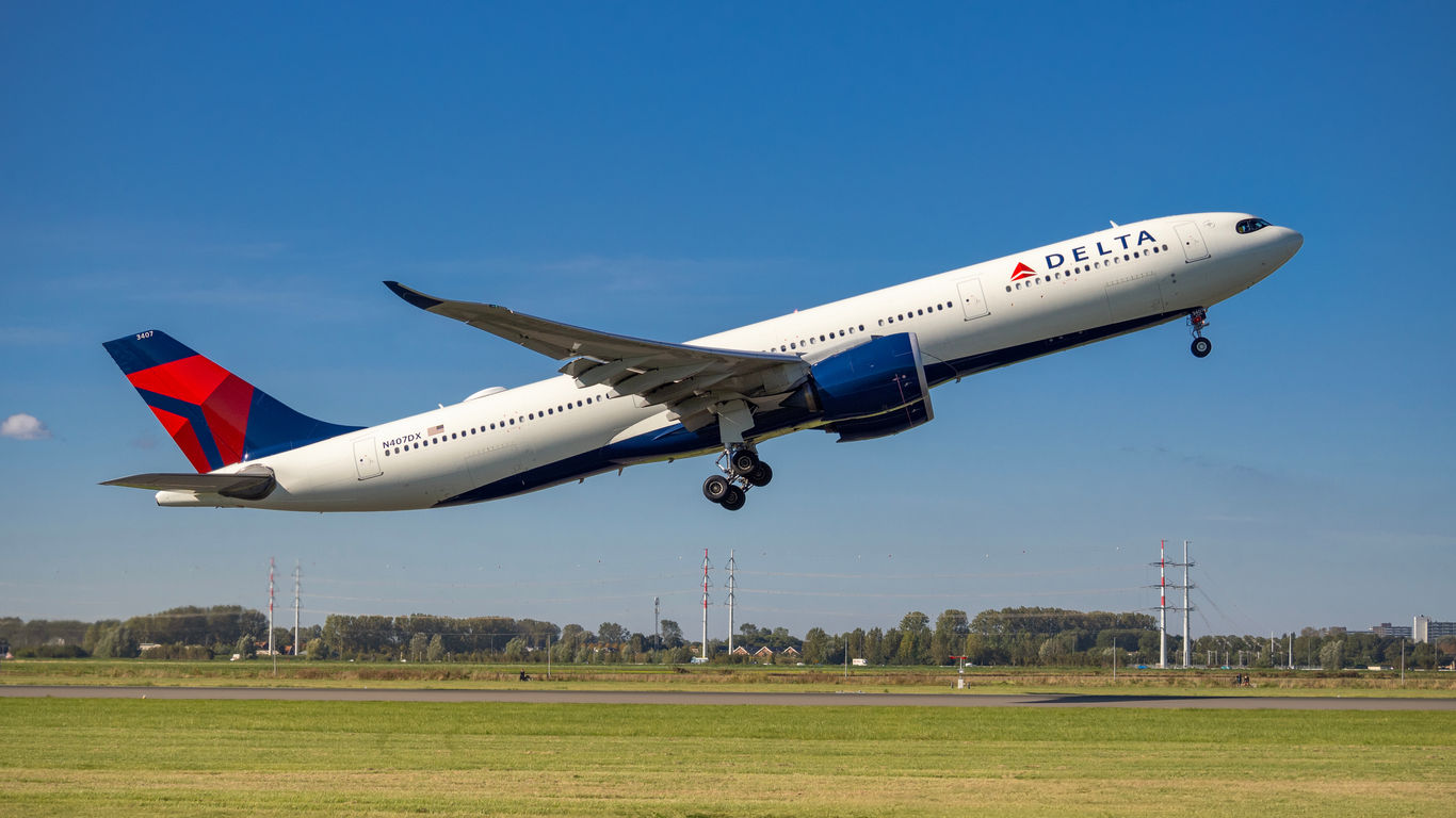 Delta Flight Makes Emergency Landing in Atlanta After Haze Fills Cabin