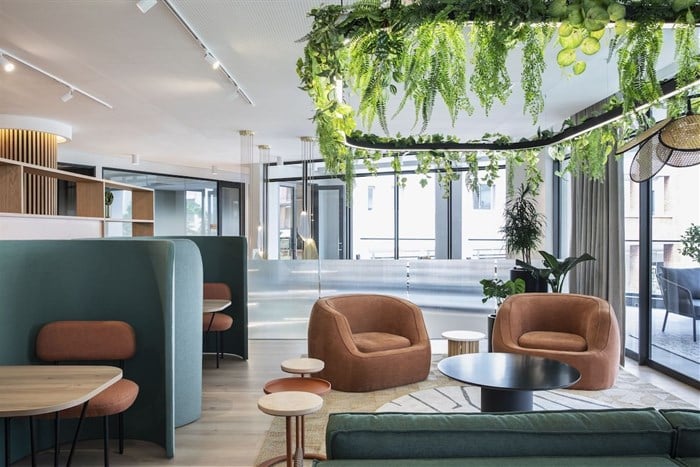 2025 office design trends shaping the future of workspaces