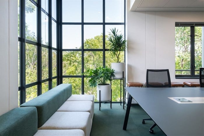 2025 office design trends shaping the future of workspaces
