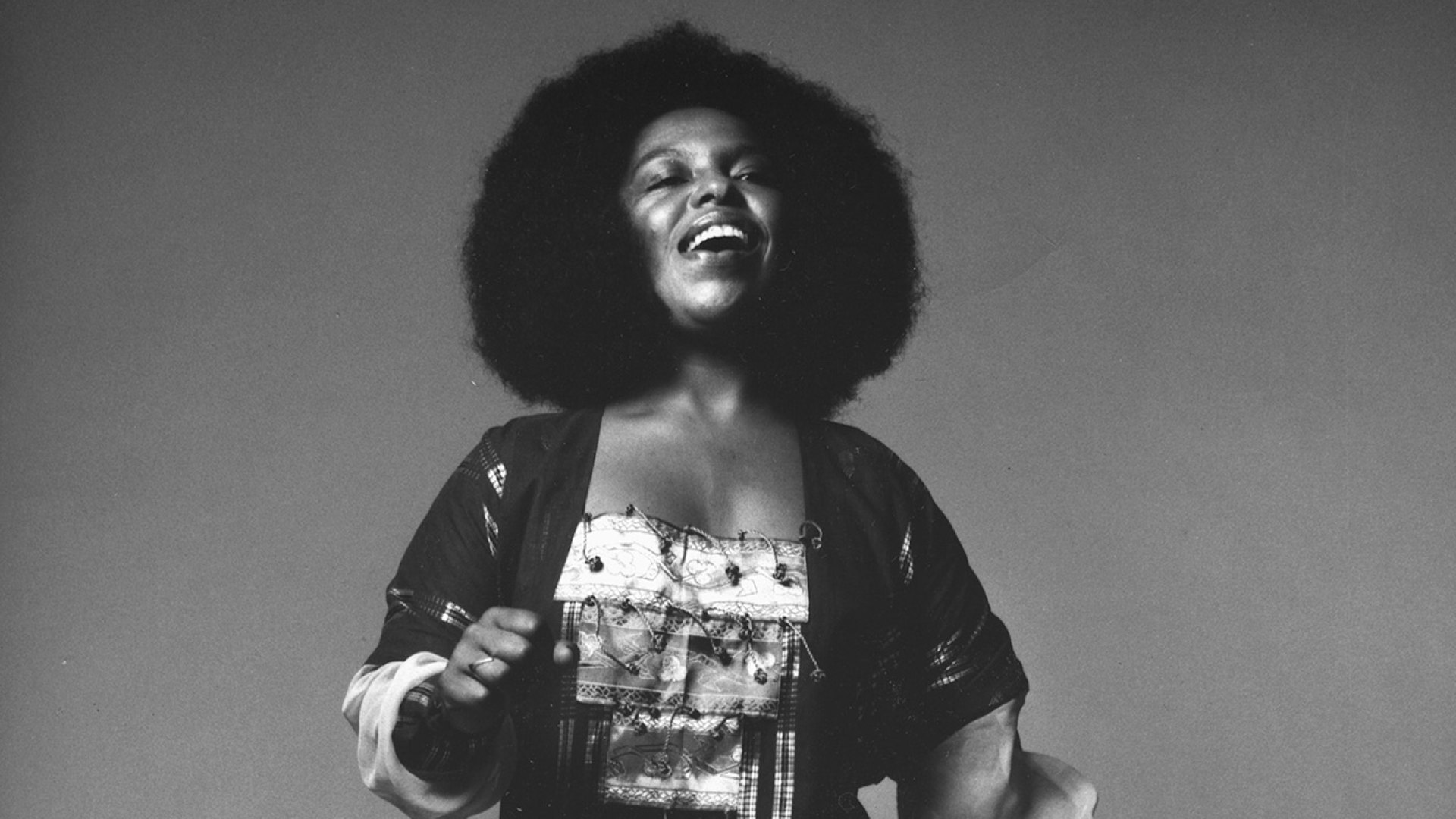 Roberta Flack, Singer of 'Killing Me Softly With His Song,' Dead at 88