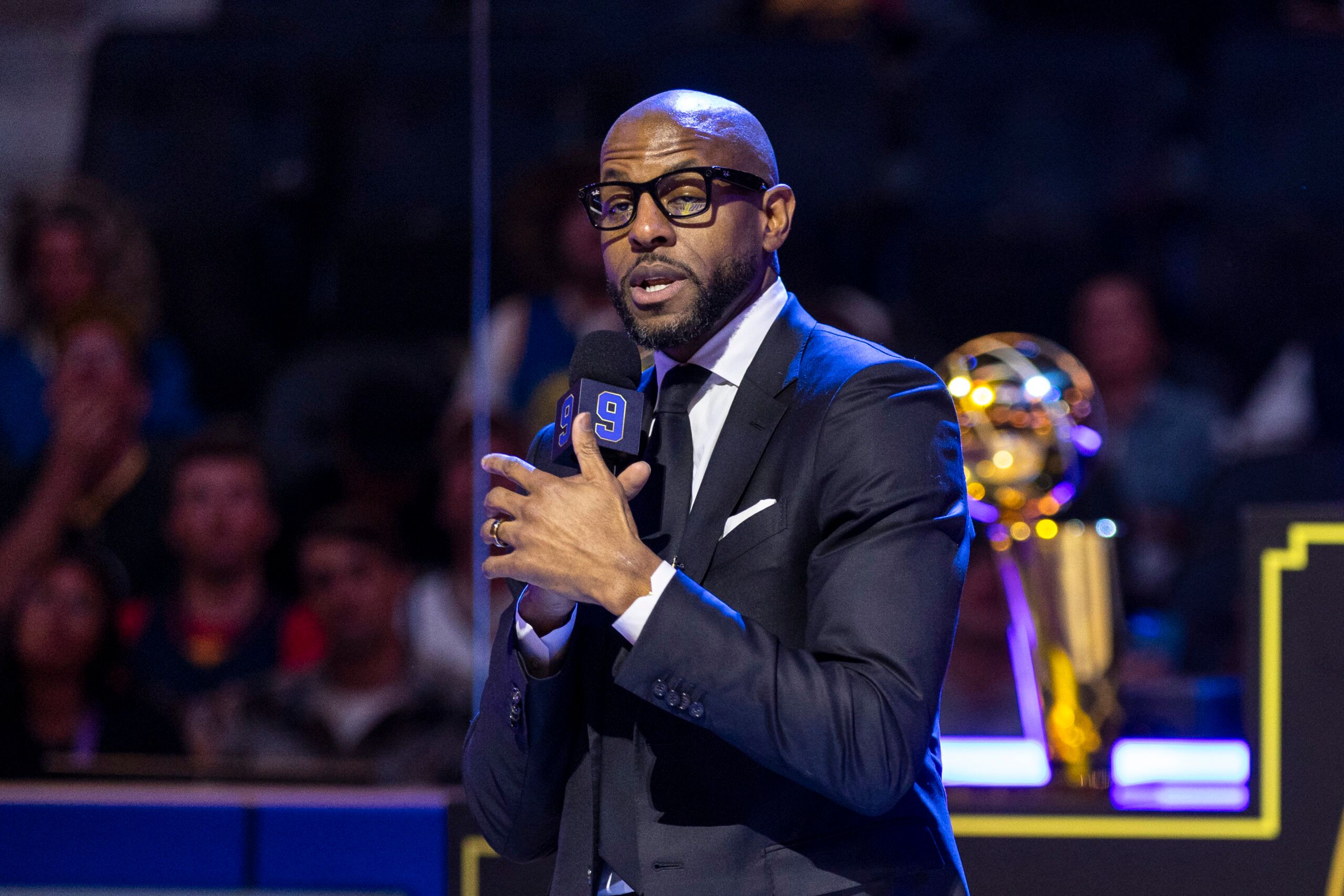 Warriors legend gets jersey retired after Mavericks beatdown