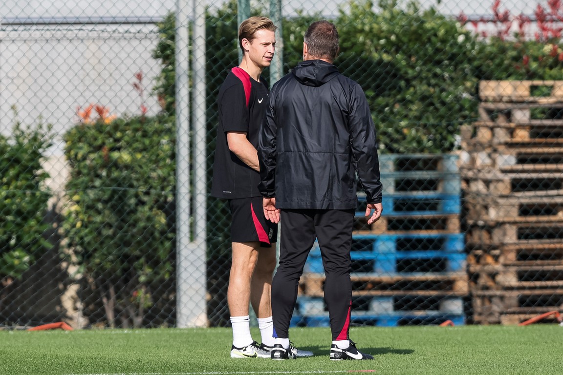 Flick schimmig over de rol van Frenkie de Jong bij Barcelona