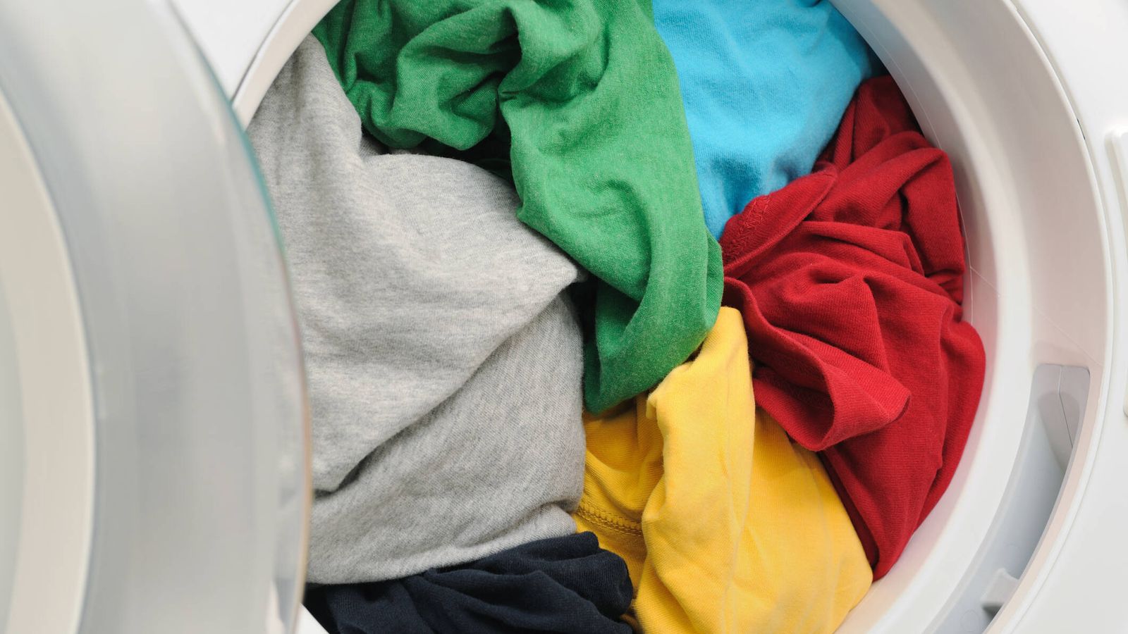 Cómo lavar ropa de color en la lavadora para que no se estropee