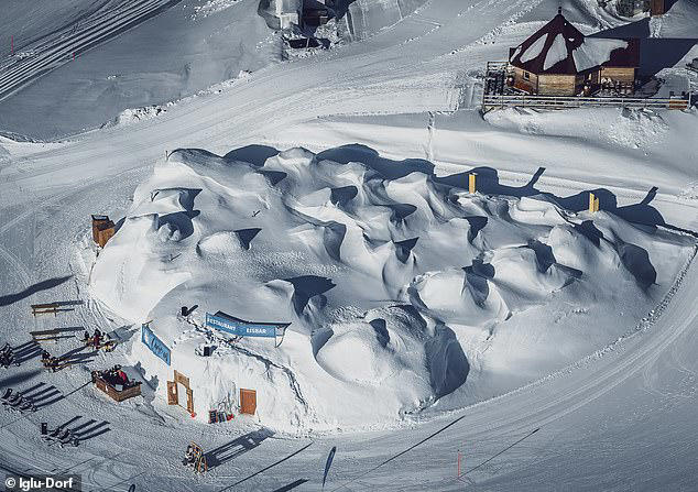 Now THAT'S chilling out: The incredible igloo hotels in the Alps ...