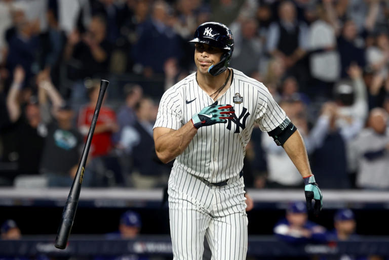 Reports: Yankees' Giancarlo Stanton returns to N.Y. for medical evaluation Reports: Yankees' Giancarlo Stanton returns to N.Y. for medical evaluation