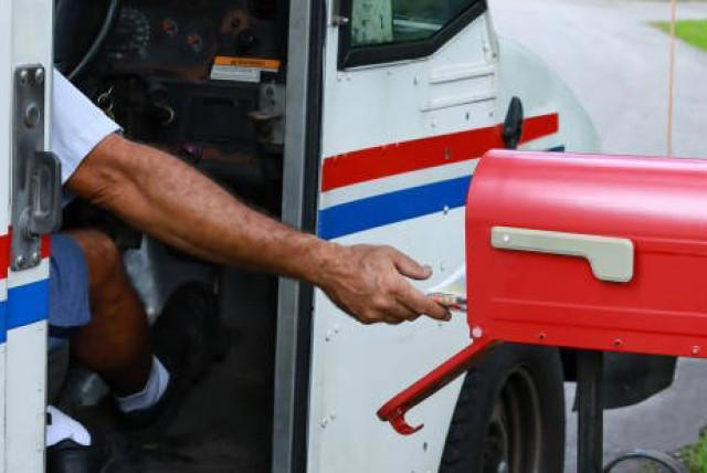 Ya comenzaron los cambios en el USPS: su correo puede sufrir estos efectos