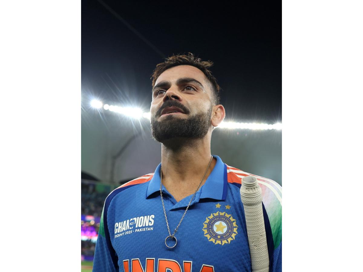 Virat Kohli Kissing His Wedding Ring & Anushka Sharma's Reaction To His ...