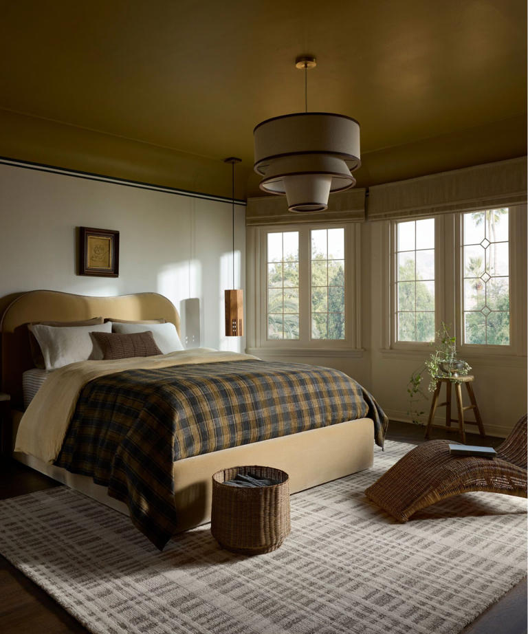 Move over color drenching, ‘color capping’ is the chic new tonal ...