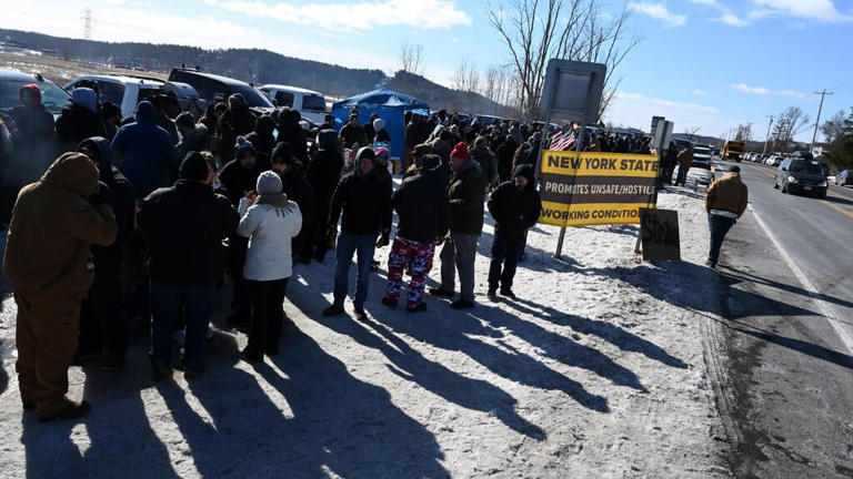 NYS correction officers' prison guard strike enters new week. Both ...