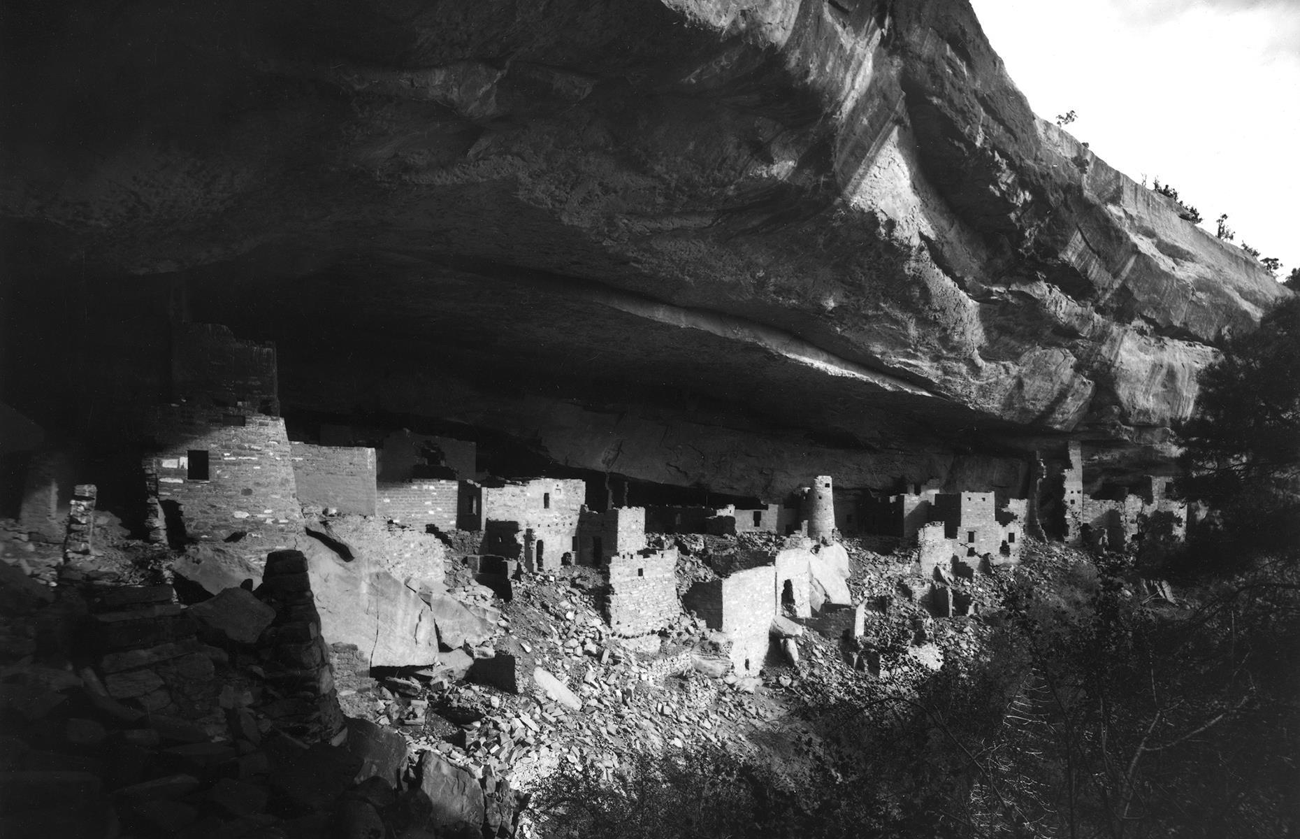 Rare vintage photos show home life changing over the centuries