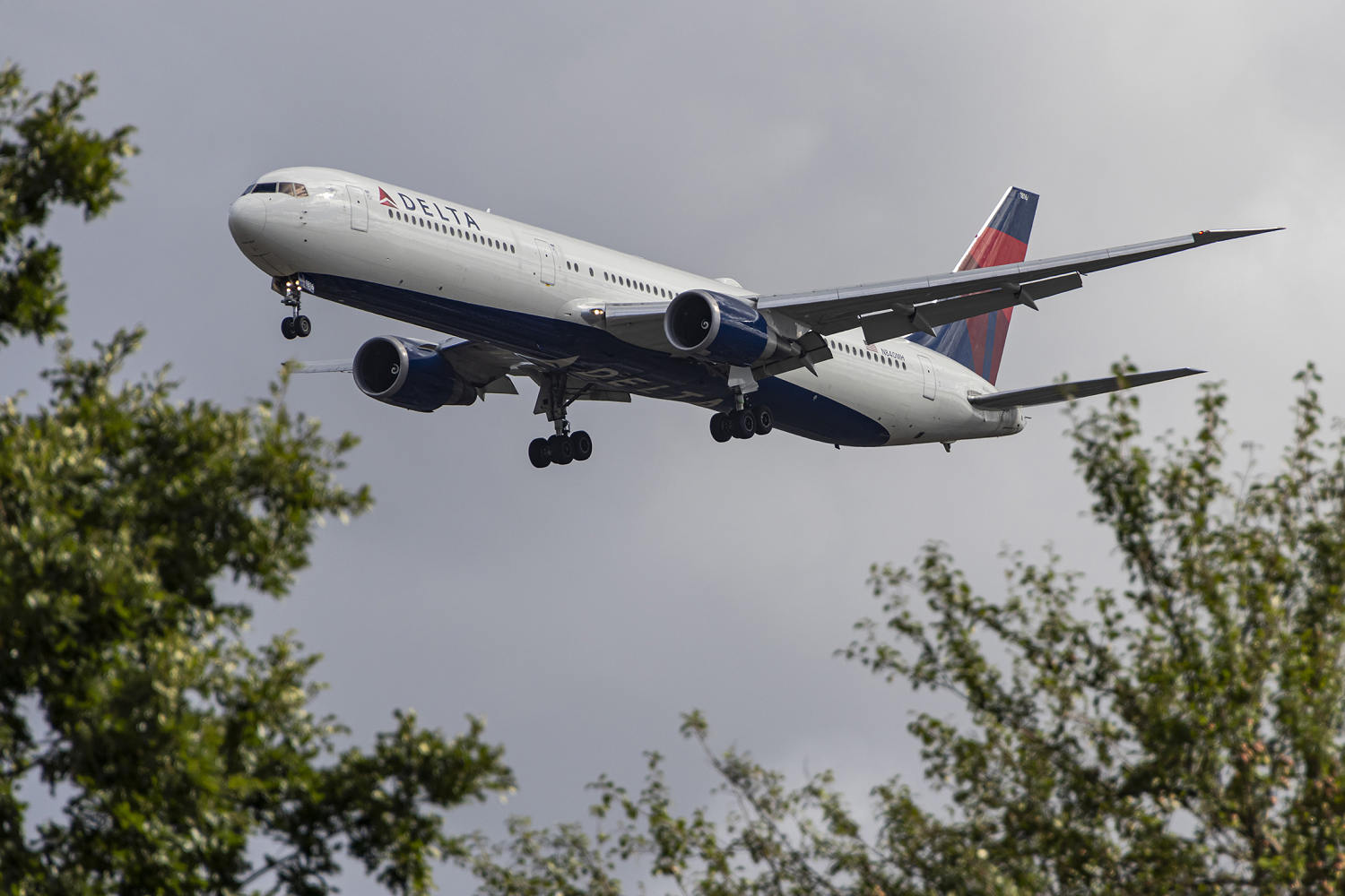 Delta flight makes emergency landing, deploys slides in Atlanta after ...