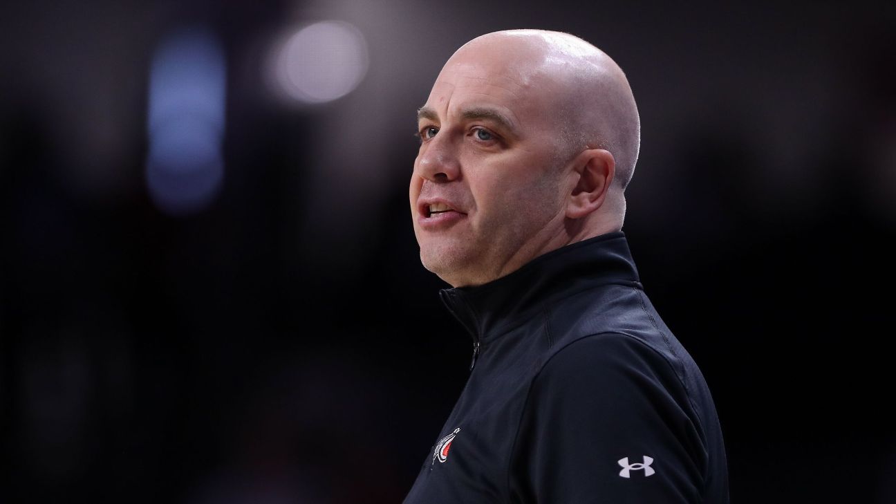 Utah fires men's basketball coach Craig Smith in fourth season