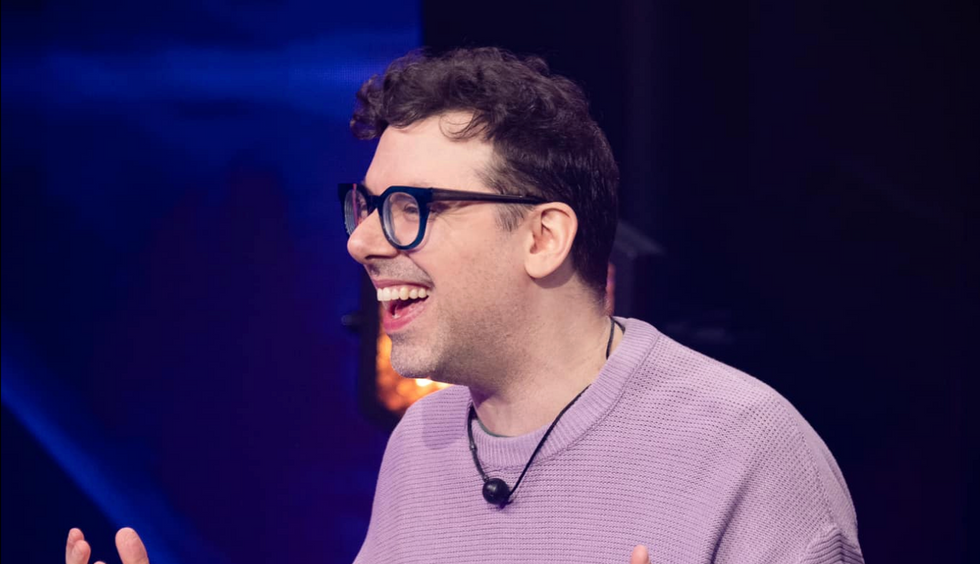 Simon révèle pourquoi il n’a pas tenté de battre Coco avec ses cristaux ...