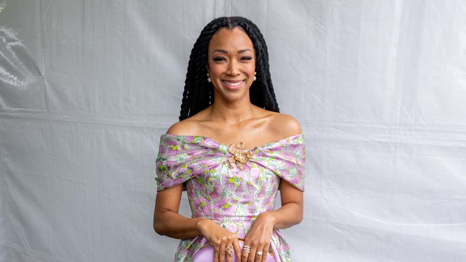 Walking Dead alum, Sonequa Martin-Green's new movie My Dead Friend Zoe ...