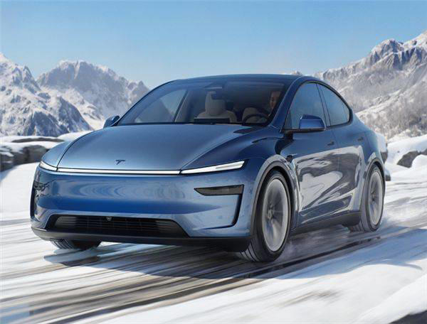 新能源SUV巅峰对决！智界R7能否捍卫王位，力压特斯拉Model Y焕新版？