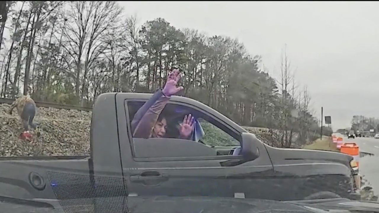 Dash cam video shows South Fulton Police in tense pursuit of wanted ... Dash cam video shows South Fulton Police in tense pursuit of wanted ...