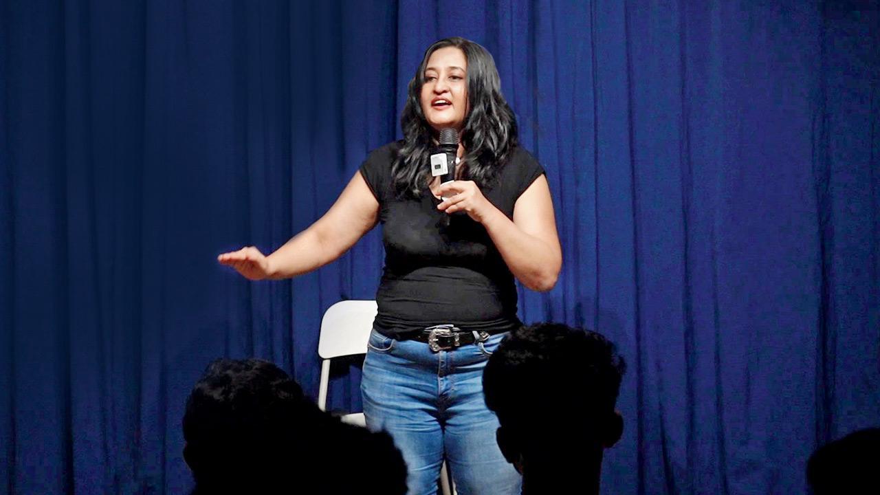 This solo stand-up comedy show explores the theme of feminism
