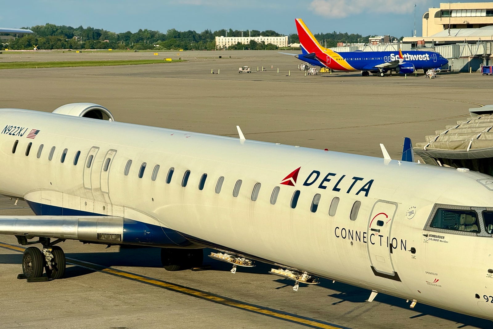 Flight cancellations spill into Friday after Delta regional jets ...