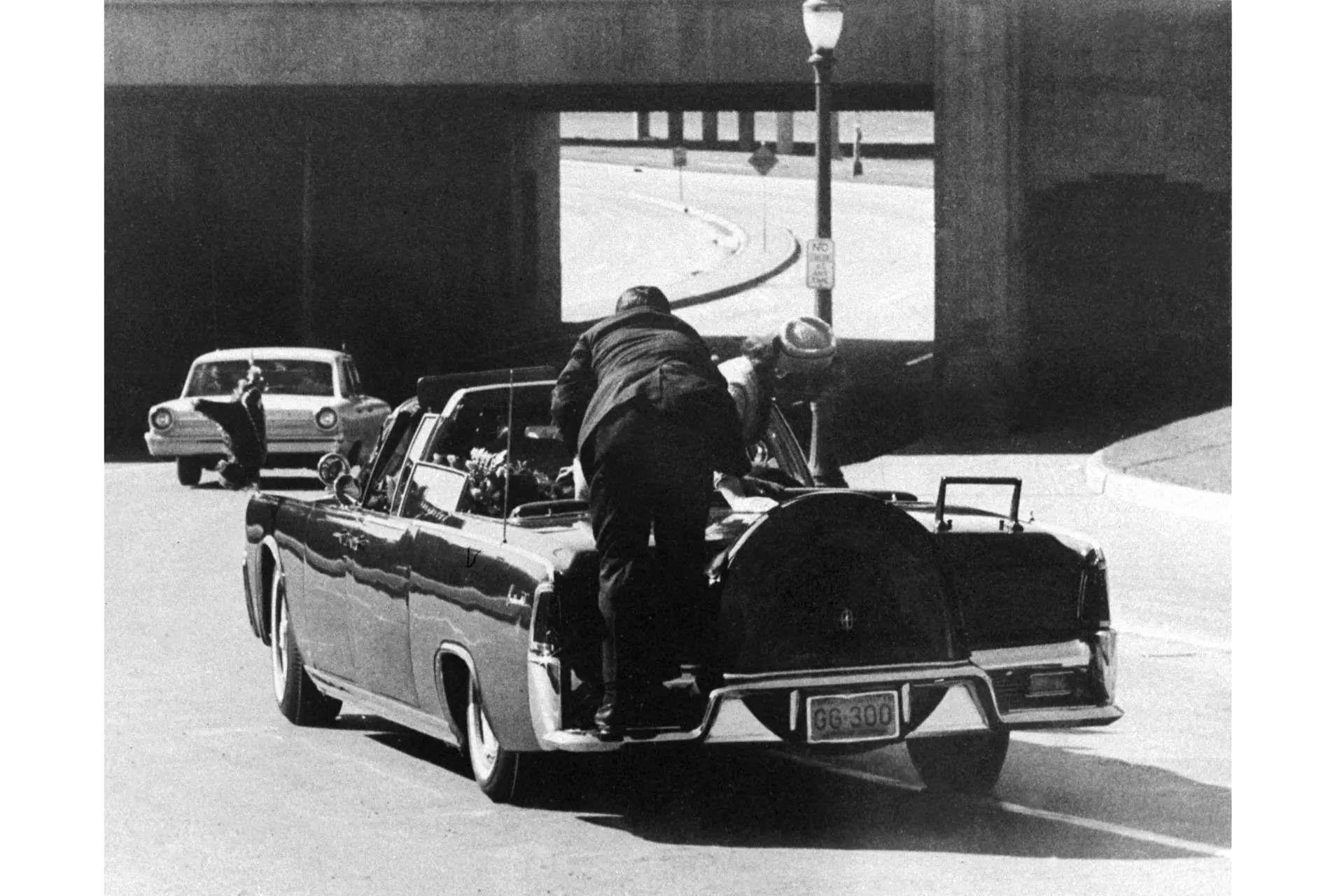 Meet Clint Hill, the Secret Service agent who tried to shield JFK from ...