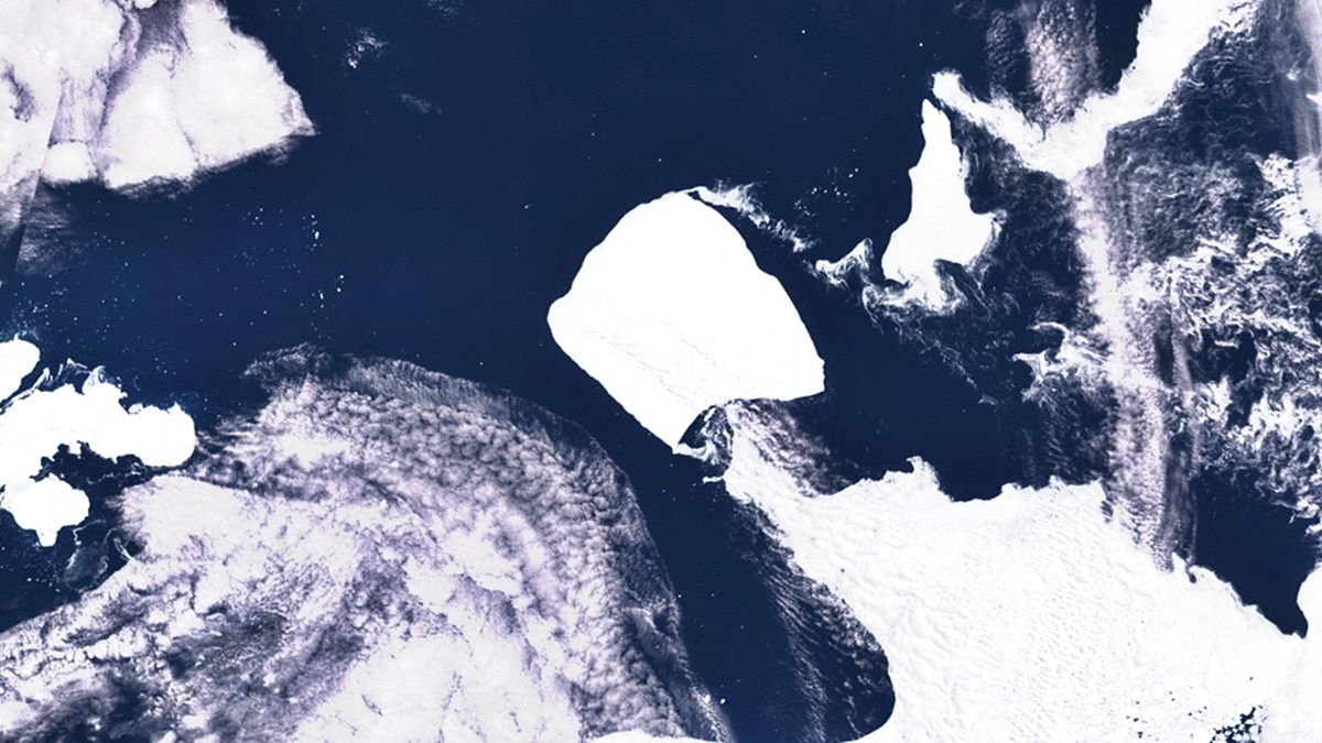 World's largest iceberg headed for collision reveals 37-million-year ...