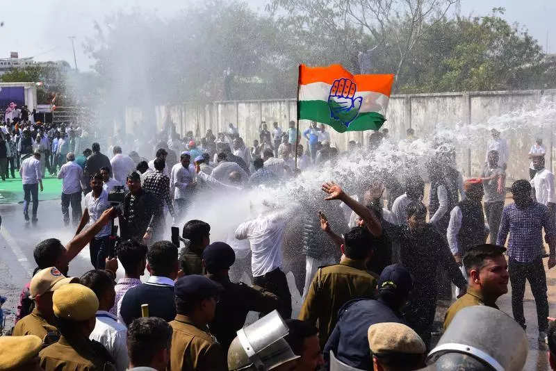 Cong workers stage protest in Jaipur, treated with water cannons