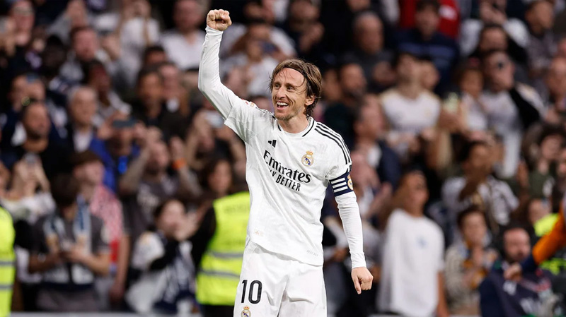 Ancelotti so sánh sự bền bỉ của Modric với Maldini