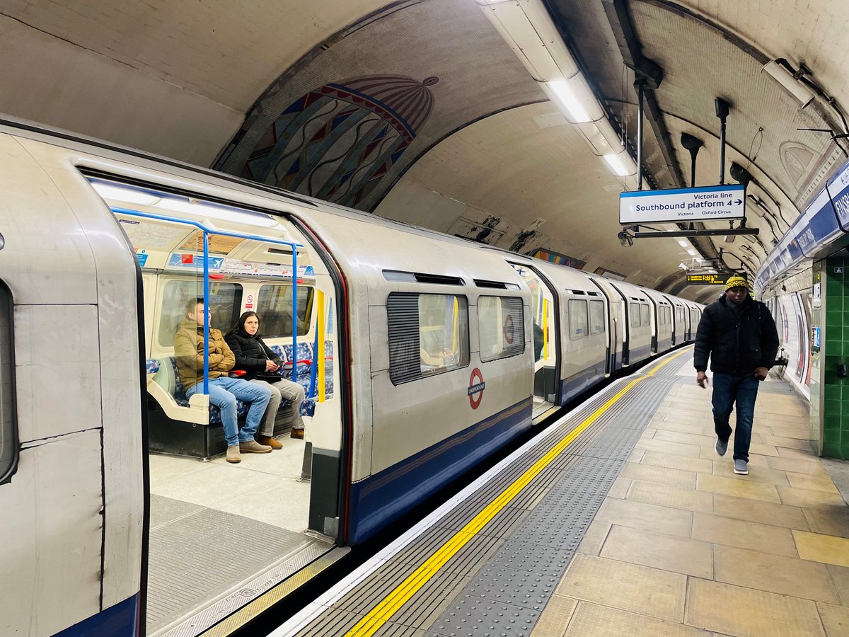 London travel news LIVE: Overground line hit by 'faulty train ...