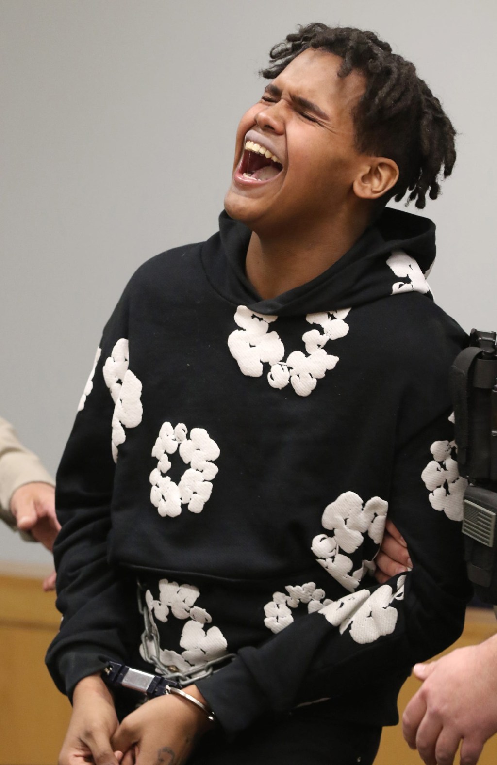 North Carolina 16-year-old breaks down, cries for ‘Mama’ after being ...