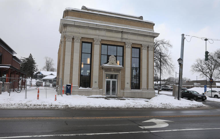 Modern new restaurant and cocktail bar opens in former bank in Fairport