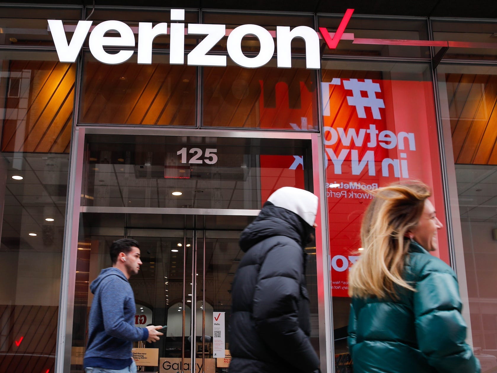 Verizon to rival AT&T employees: Come work here if you don't like 5 ...