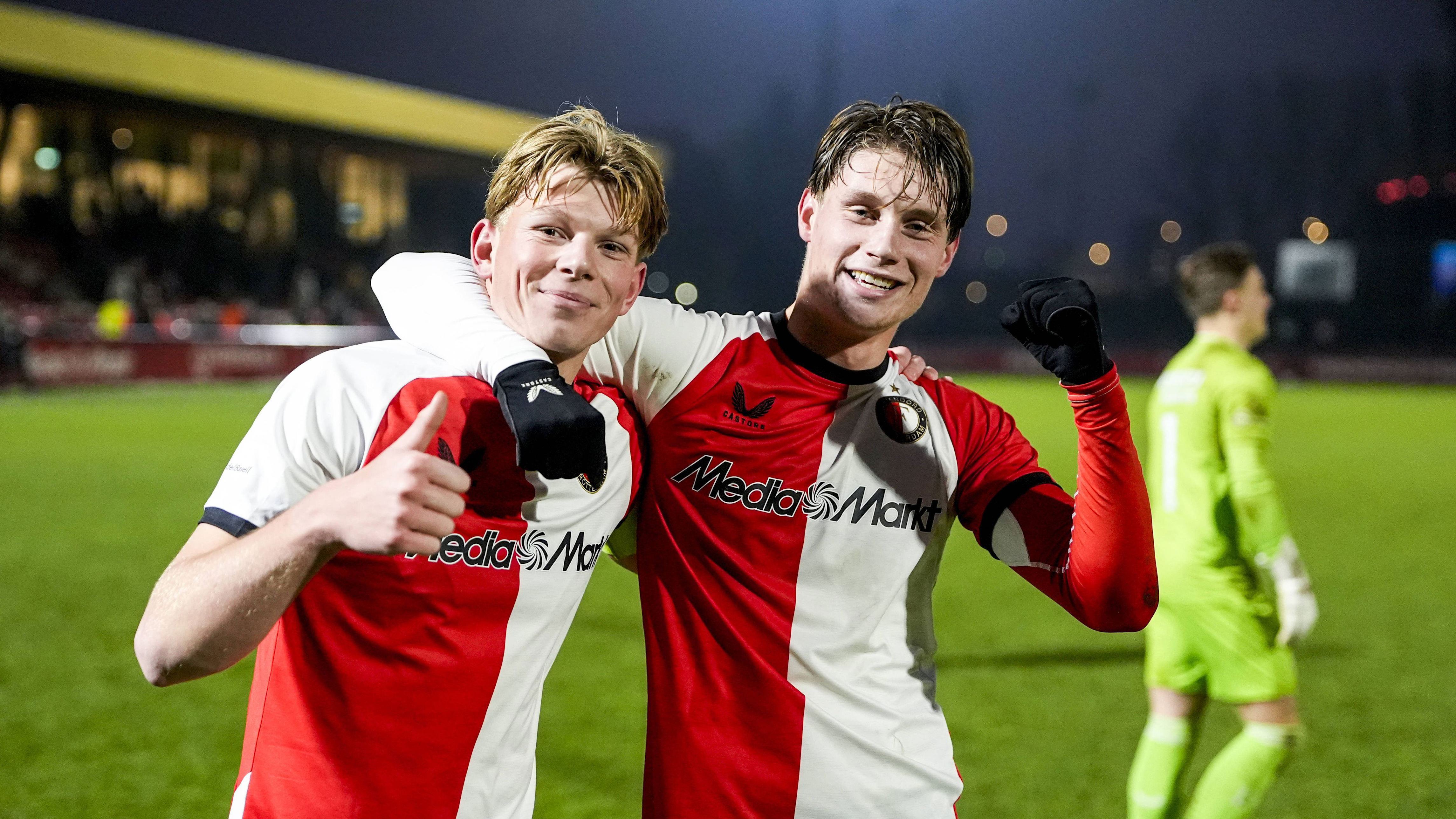 Feyenoord slaat grote slag en voorkomt transfervrij vertrek naar Ajax ...
