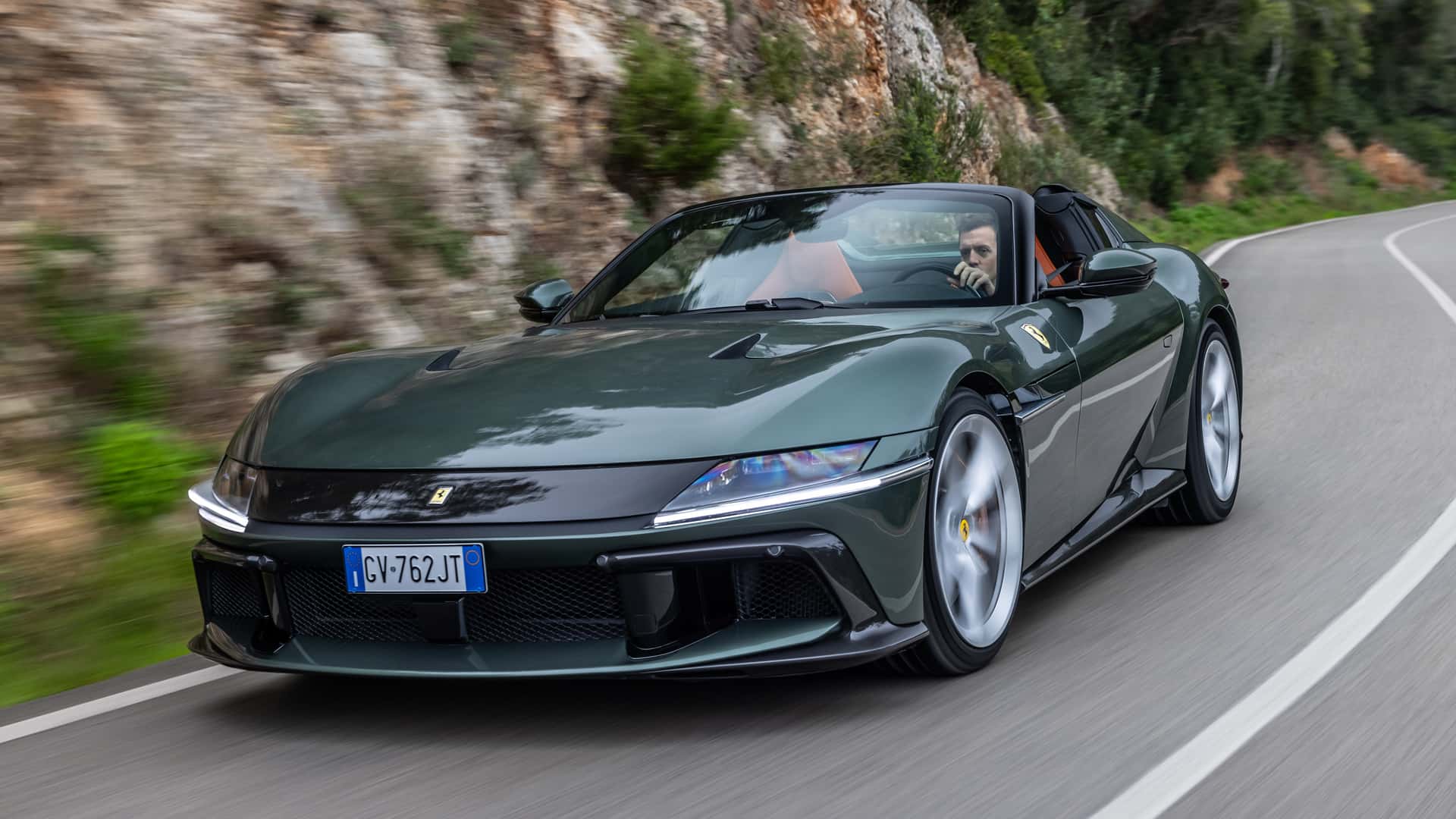 Ferrari 12Cilindri Spider, la prueba de la obra maestra de 830 CV